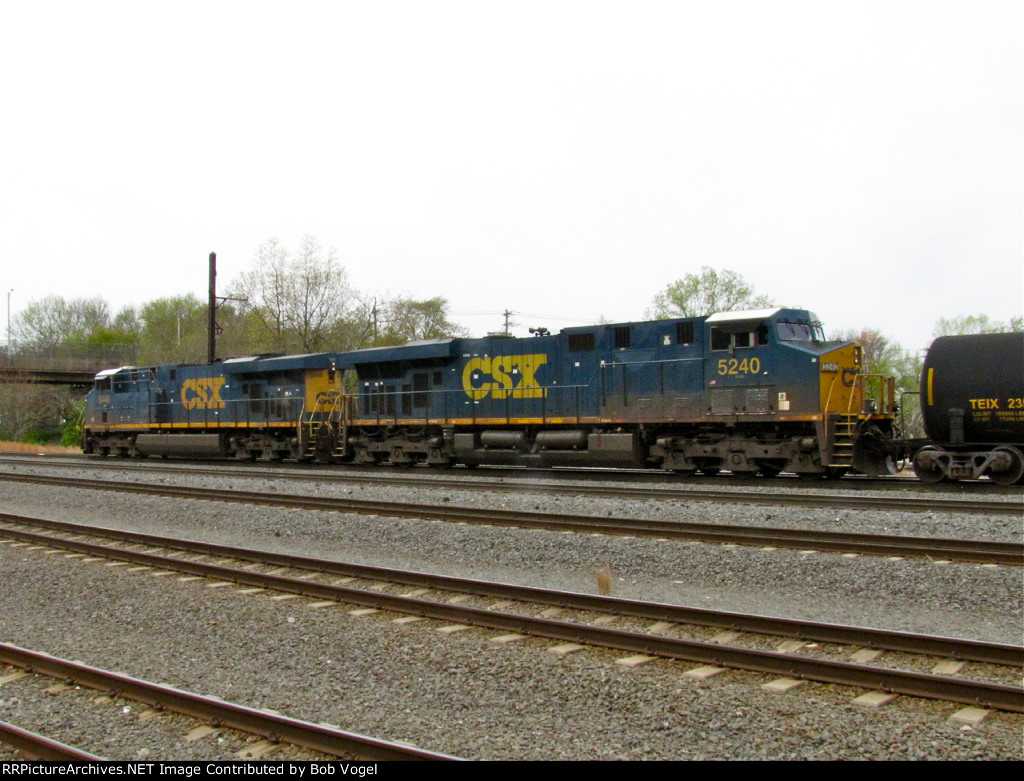 CSX 5240 and 5446